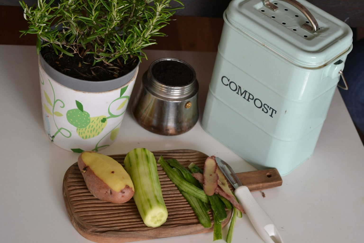A Beginner’s Guide to Composting Kitchen Scraps (Even in Small Spaces ...